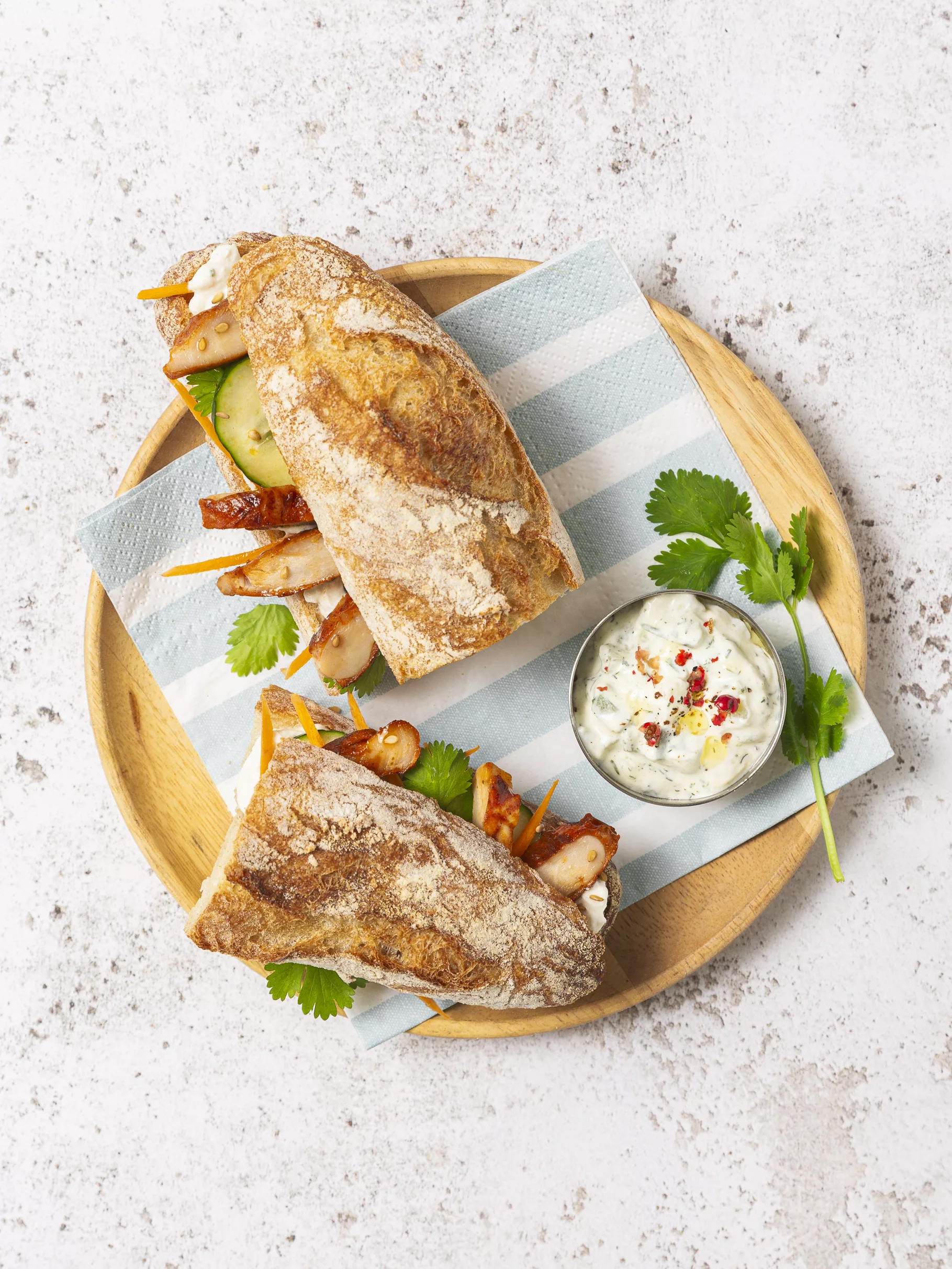 Tex-Mex chicken sandwich & raw vegetables - Volatys